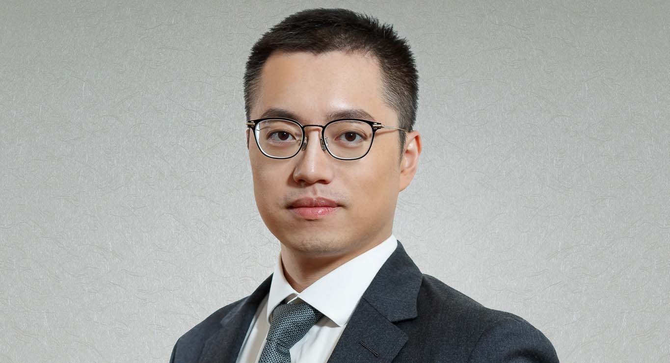 Victor Zhang Associate